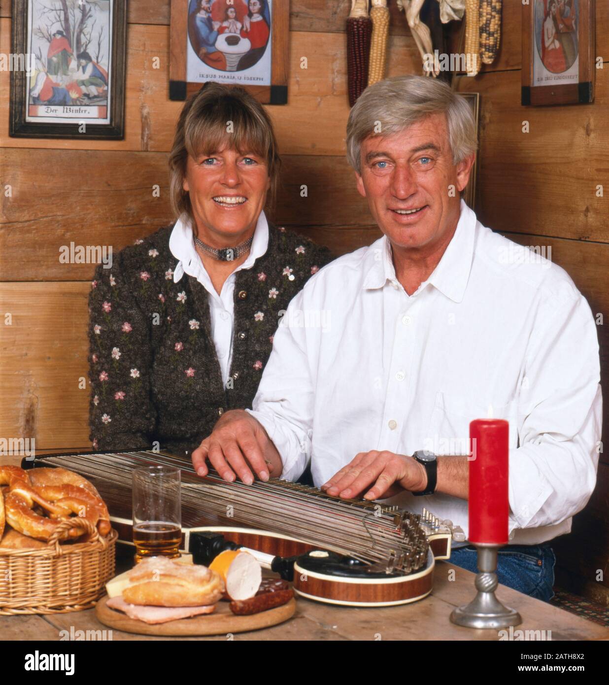 Der deutsche Schauspieler Siegfried Rauch mit seiner Frau Karin ...