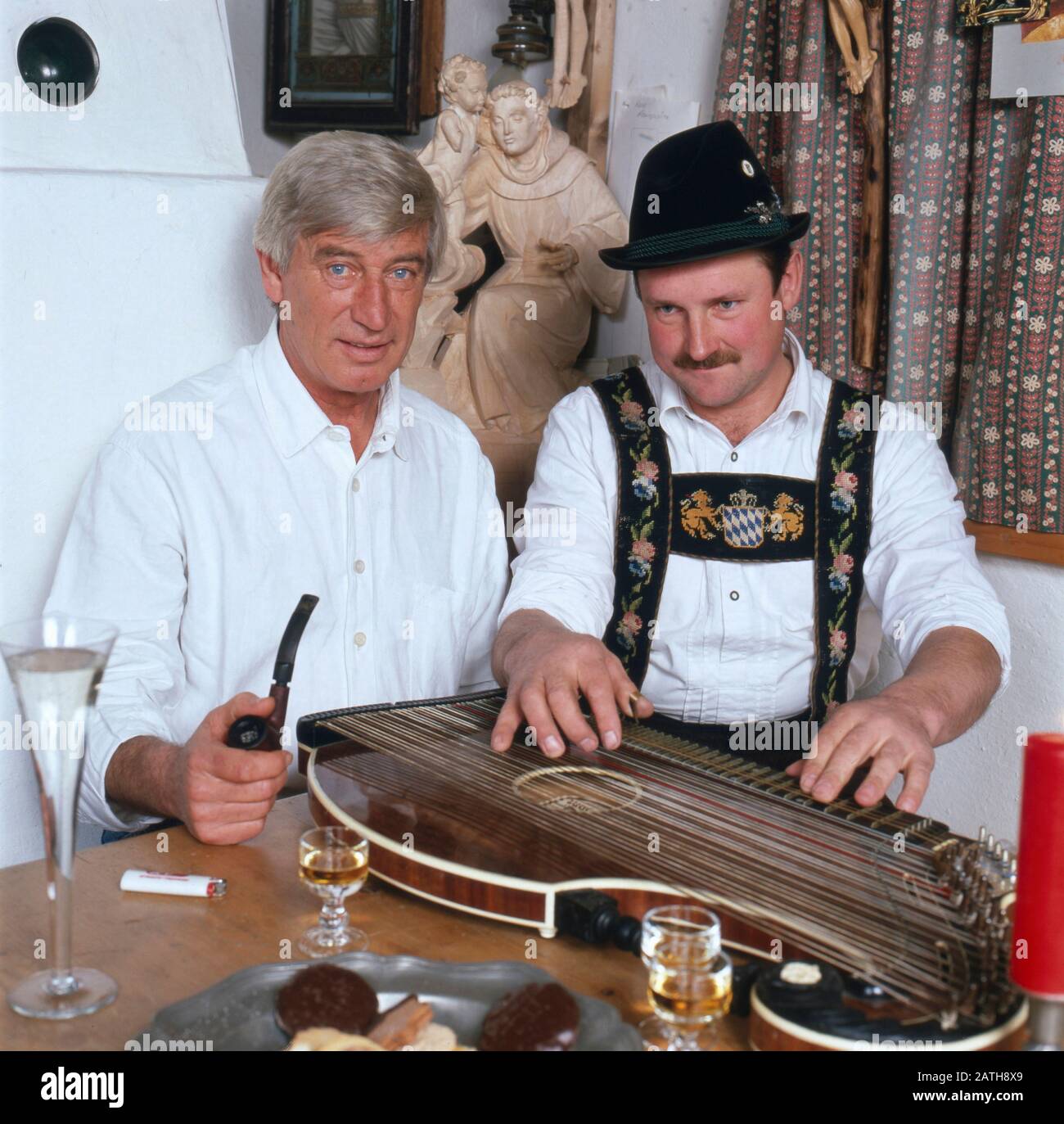 Der deutsche Schauspieler Siegfried Rauch mit einem Freund, Deutschland ...
