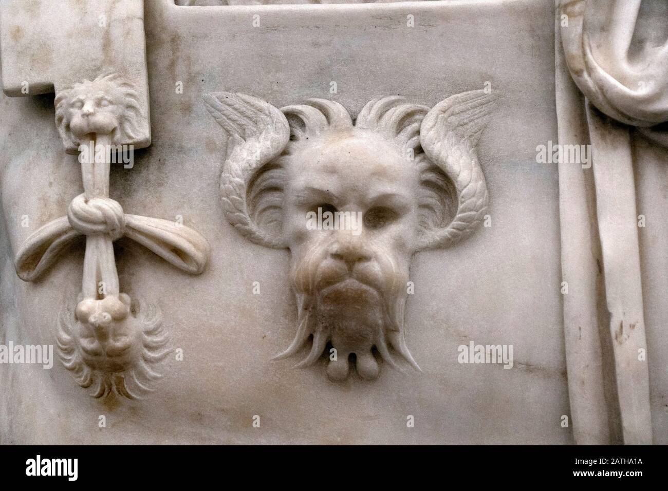 old roman marble statue detail Stock Photo - Alamy