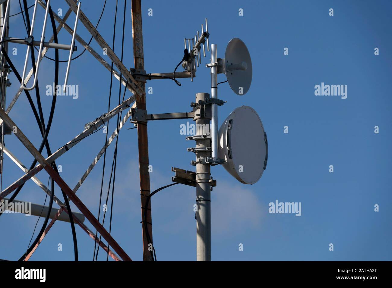 Broadcasting big antenna on blue sky background Stock Photo - Alamy