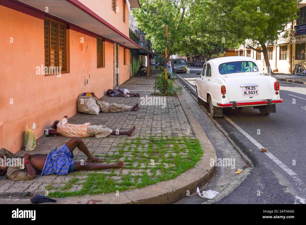 Indian street photography, sleeping hi-res stock photography and images ...