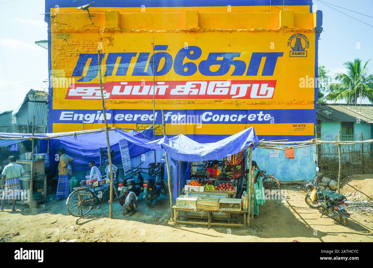 Advertisement photos hi-res stock photography and images - Alamy