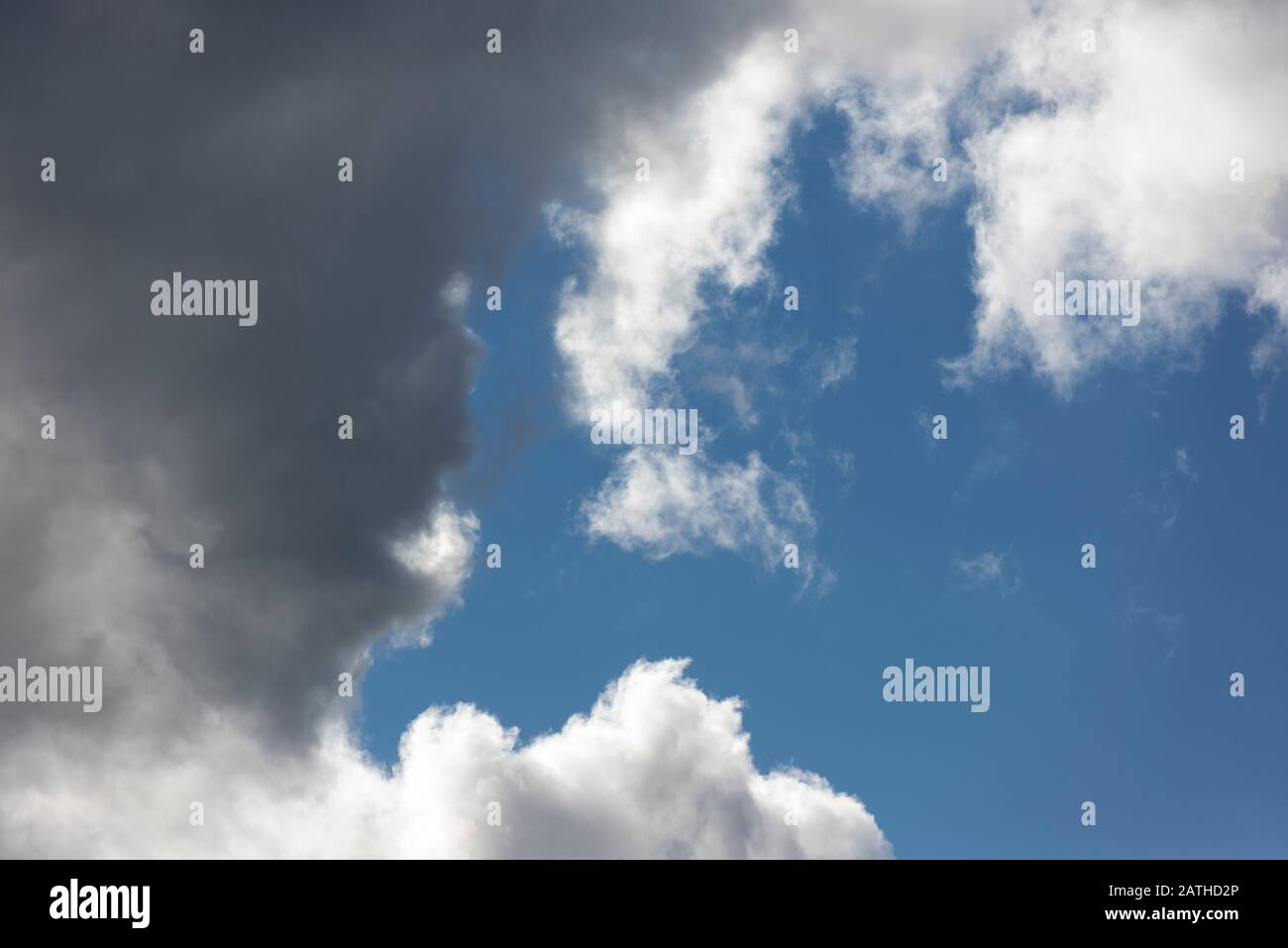 Ciel gris et soleil hi-res stock photography and images - Alamy