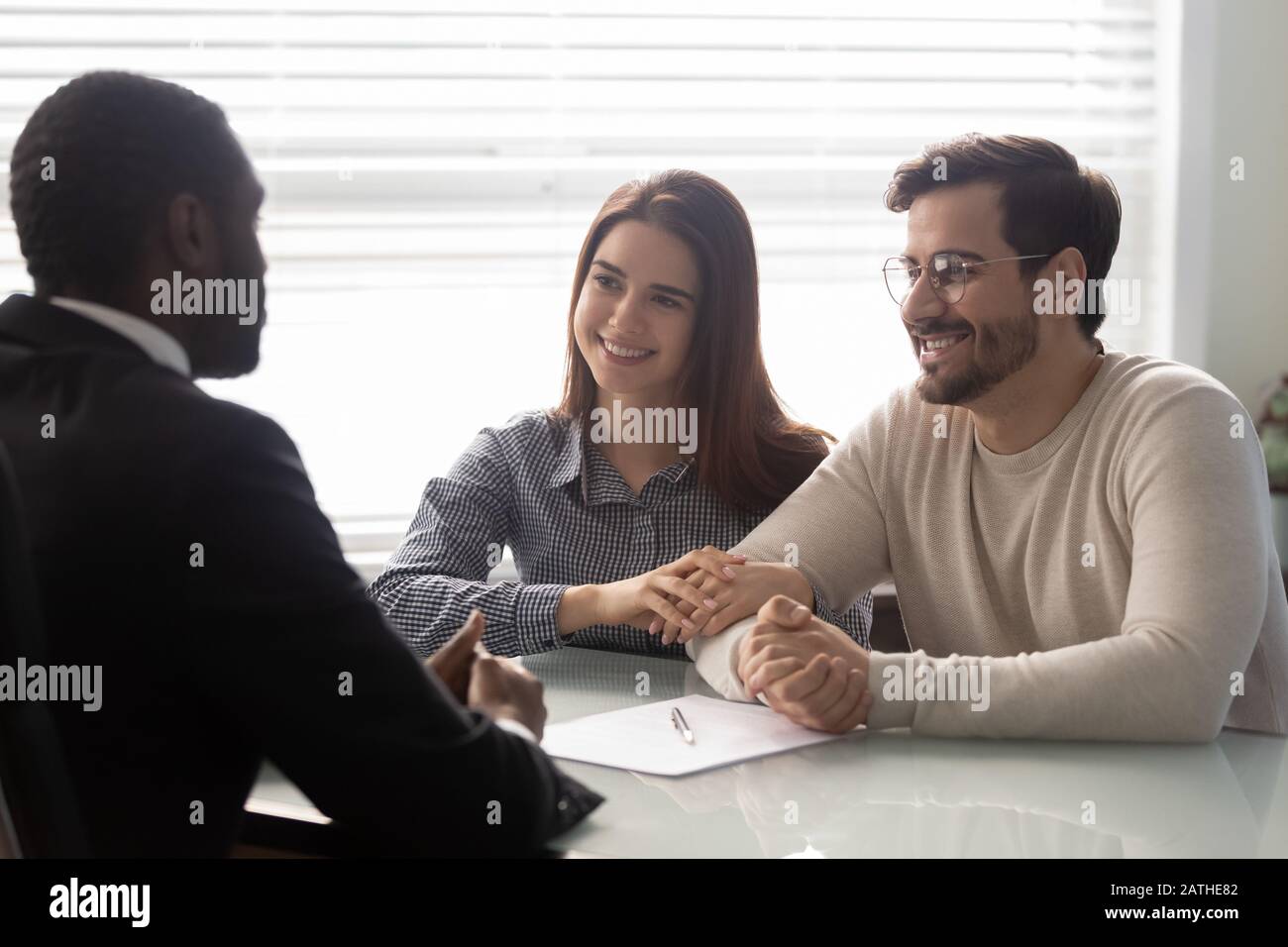 Insurance agent couple hi-res stock photography and images - Alamy