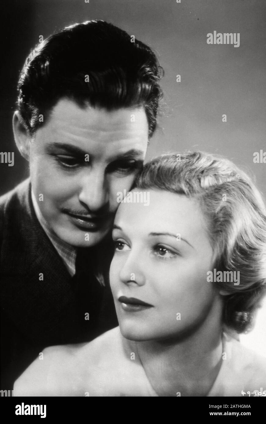 The 39 Steps Year : 1935 UK Director : Alfred Hitchcock Robert Donat, Madeleine Carroll Stock ...