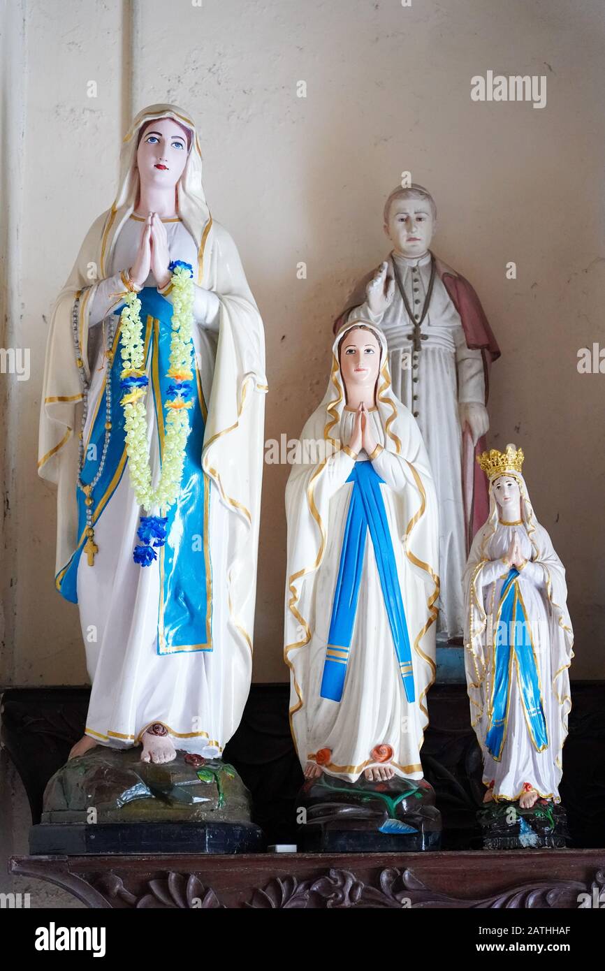 Statues of the virgin mary in the Santa Cruz Cathedral Basilica in ...