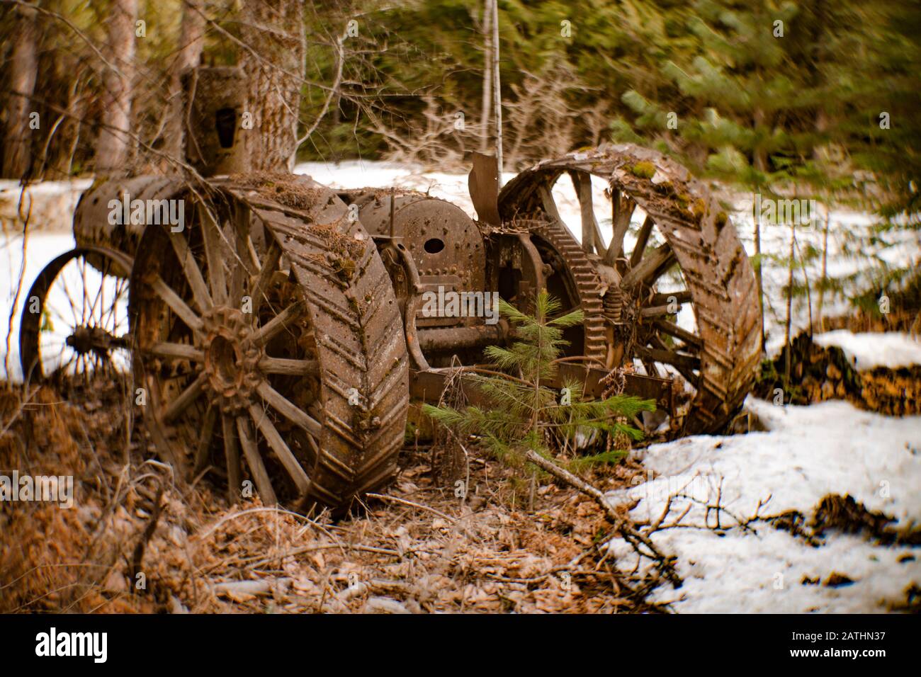 An early model J.I. Case Threshing Machine Company steam engine tractor ...