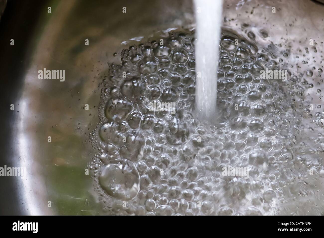 Jet of water out of tap hi-res stock photography and images - Alamy