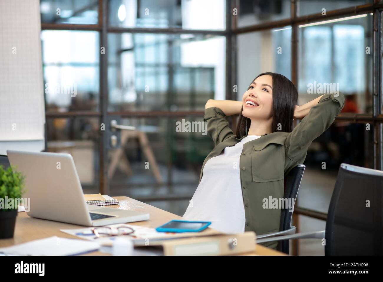 Office employee long table hi-res stock photography and images - Alamy