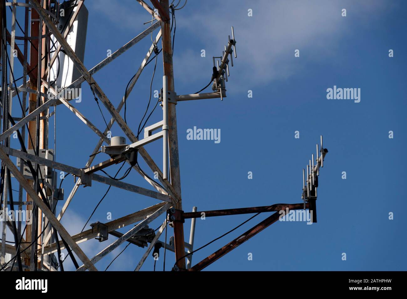 Broadcasting big antenna on blue sky background Stock Photo - Alamy