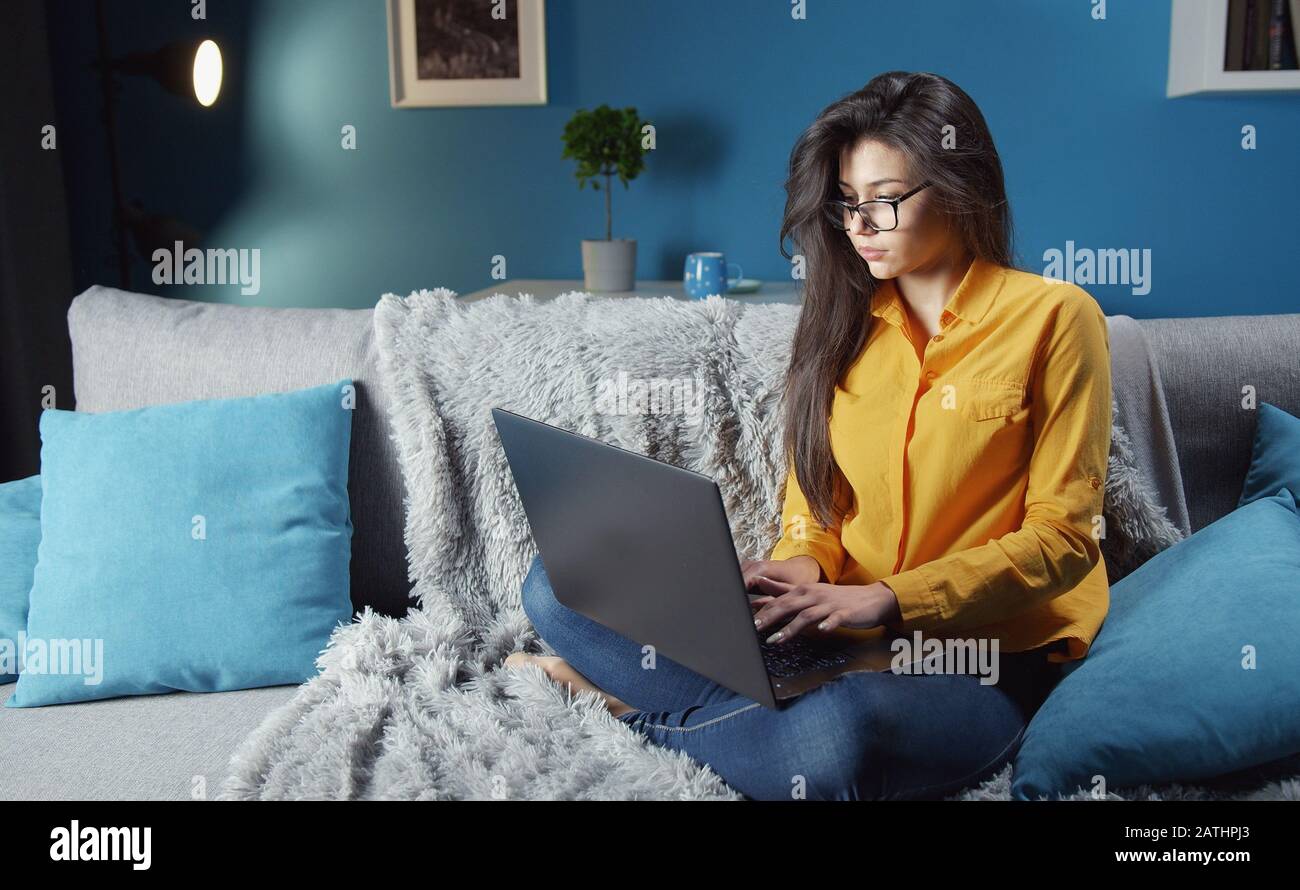 Brunette girl wearing glasses hi-res stock photography and images - Alamy