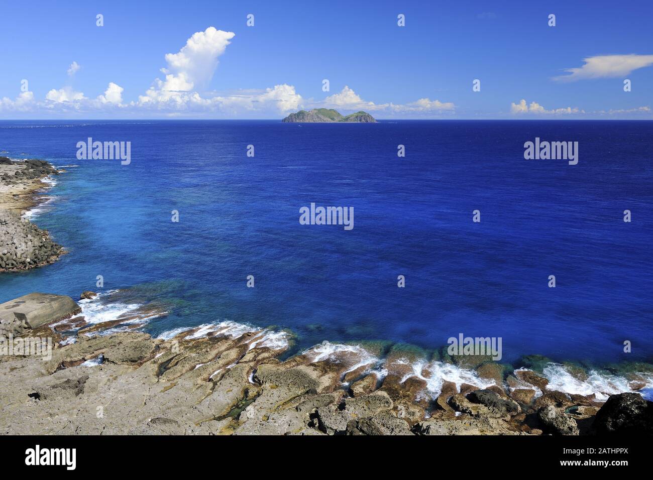 Longmen port hi-res stock photography and images - Alamy
