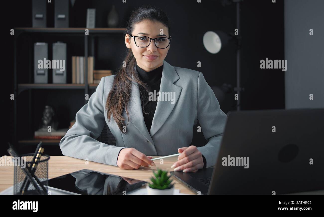 Office formal hi-res stock photography and images - Alamy