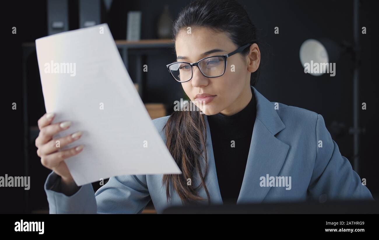 Business woman reading document Stock Photo - Alamy