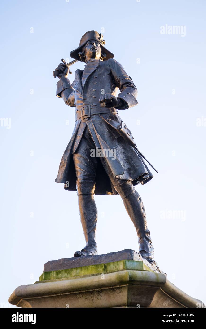 statue of james wolfe on the green in westerham kent Stock Photo - Alamy