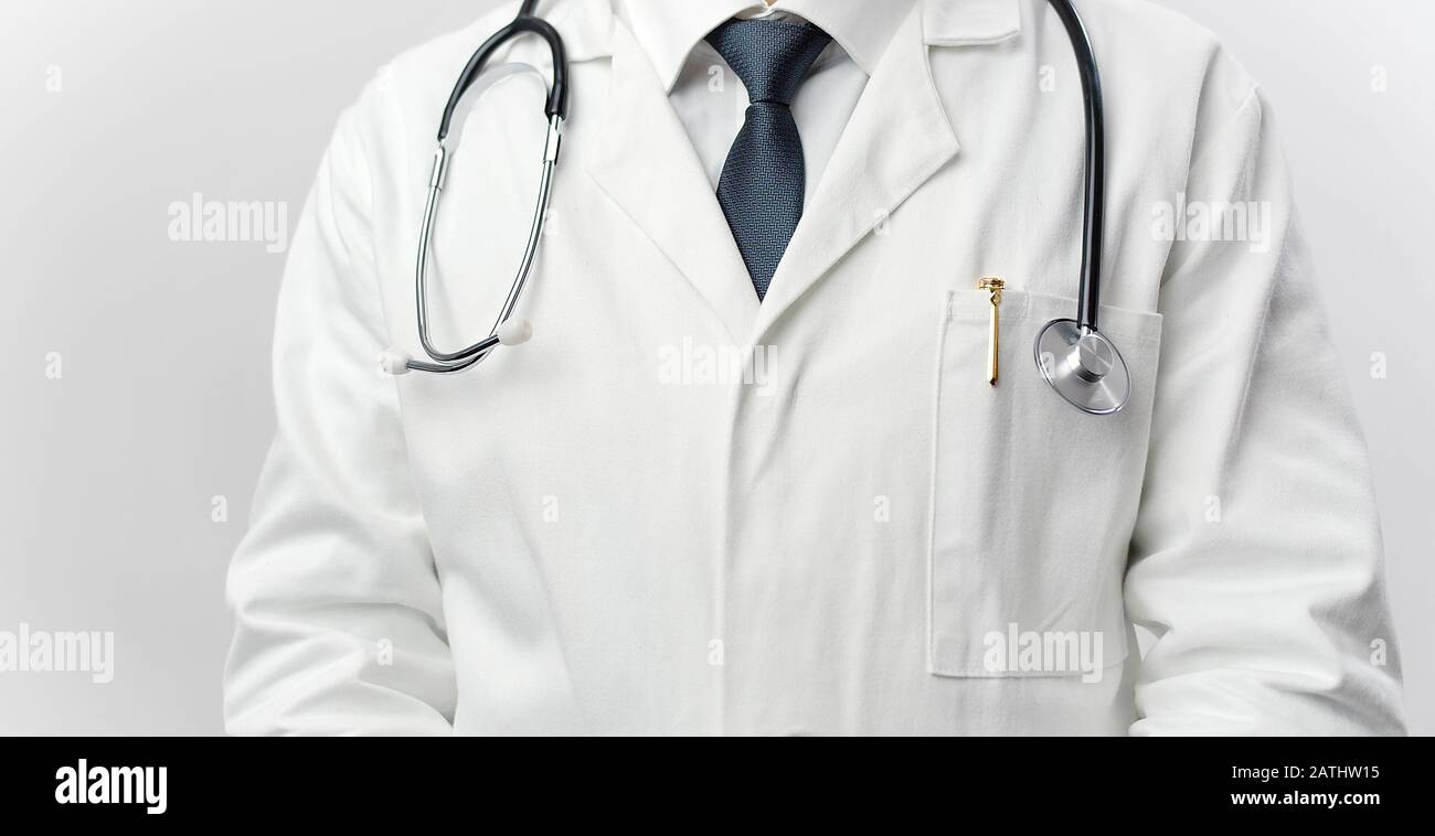 Doctor wearing white coat hi-res stock photography and images - Alamy