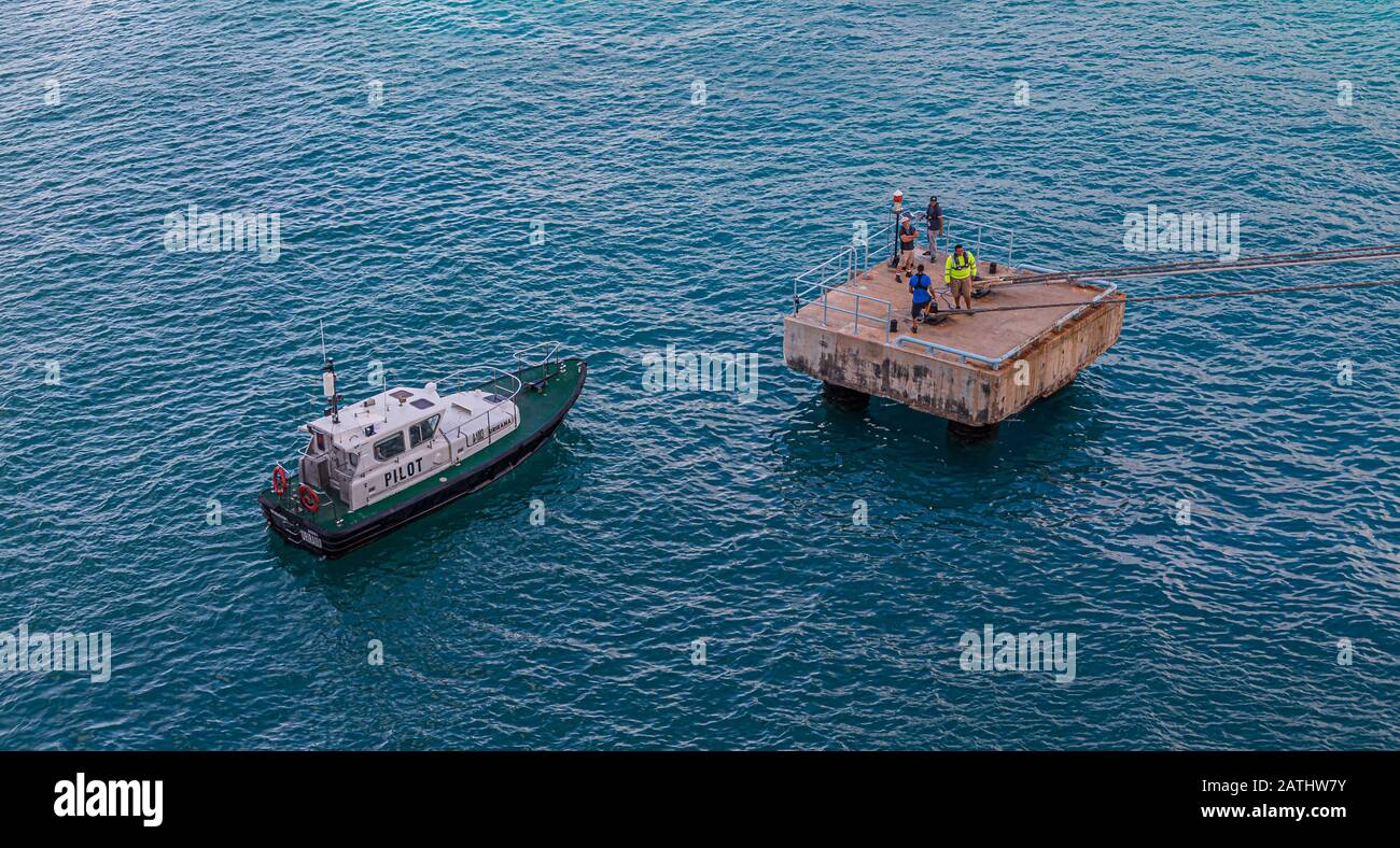 Pilot Boat Approaching Mooring Platform Stock Photo - Alamy