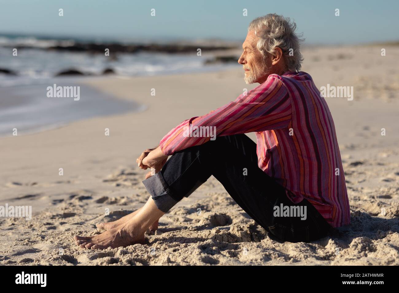 Old people relaxing hi-res stock photography and images - Alamy