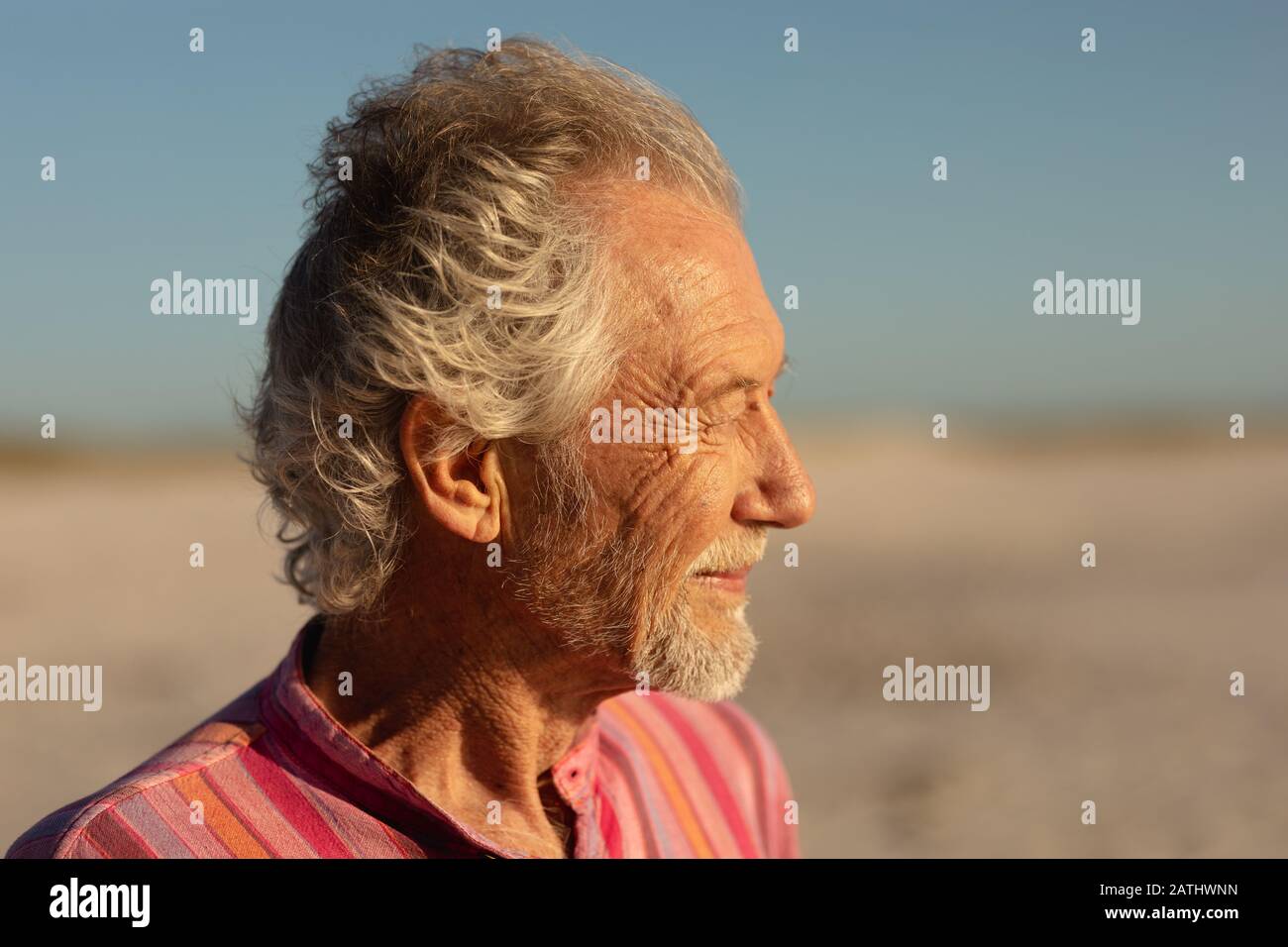Very old man thoughtful hi-res stock photography and images - Alamy