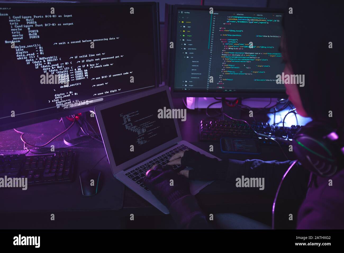 Man surrounded by screens hi-res stock photography and images - Alamy