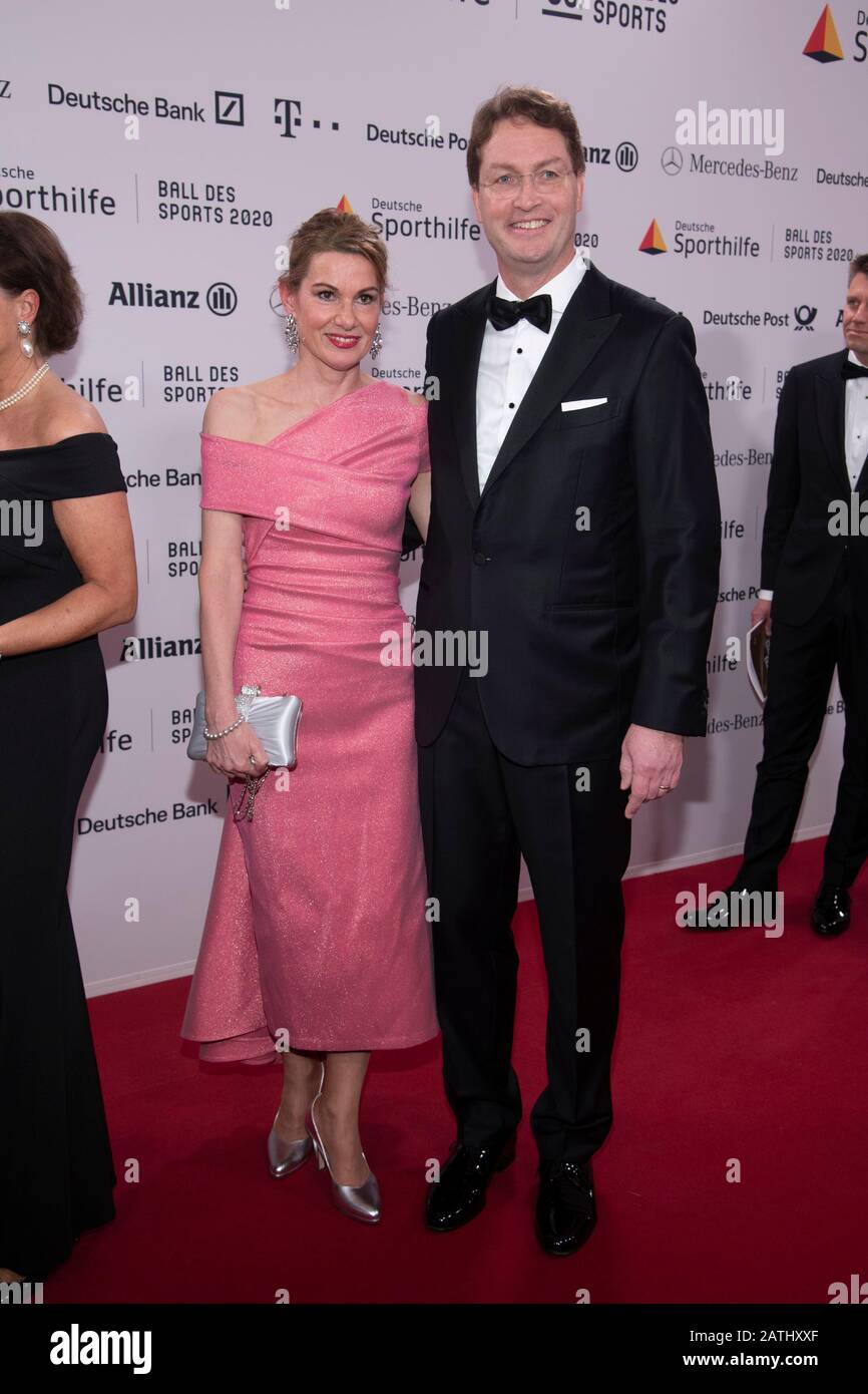 Wiesbaden, Deutschland. 01st Feb, 2020. Ola KAELLENIUS, CEO Daimler AG ...