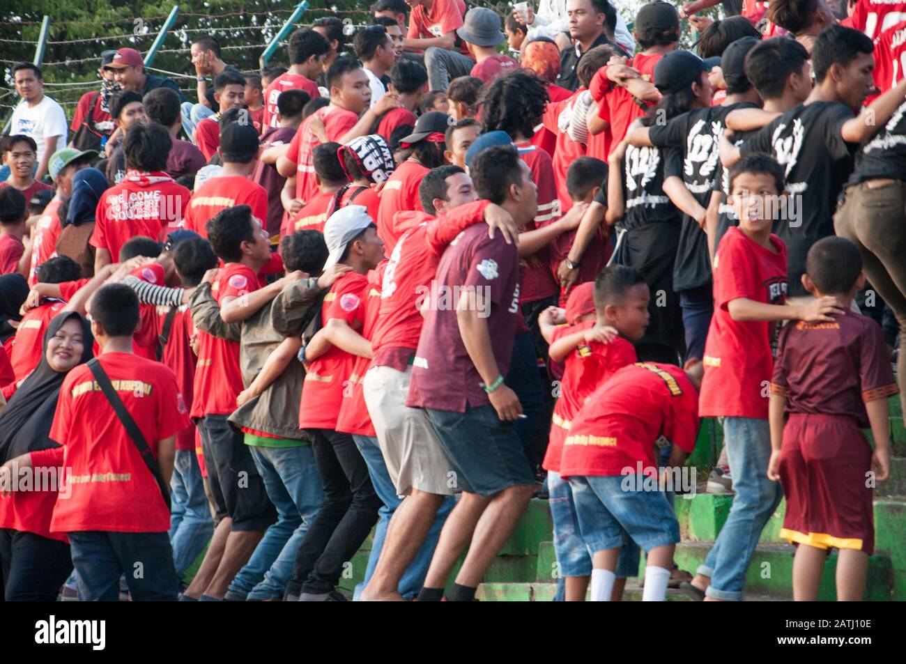 Crowd watching a gaming tournament Stock Photo - Alamy