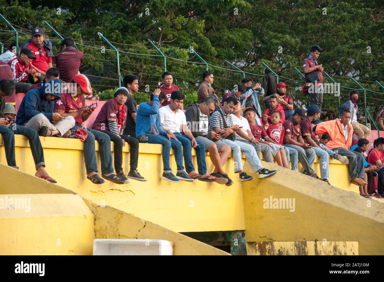 Crowd watching a gaming tournament Stock Photo - Alamy