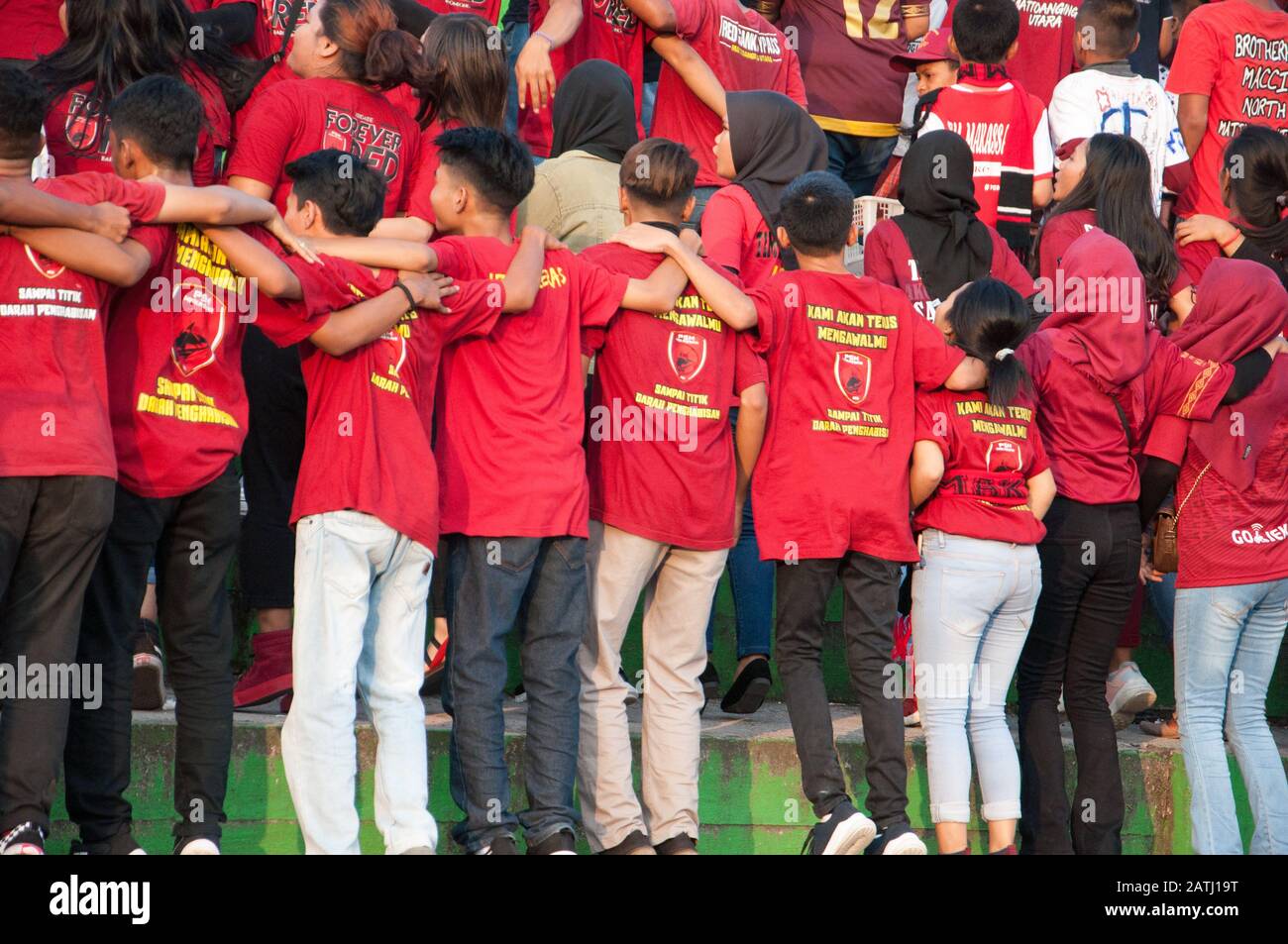 Crowd watching a gaming tournament hi-res stock photography and images ...