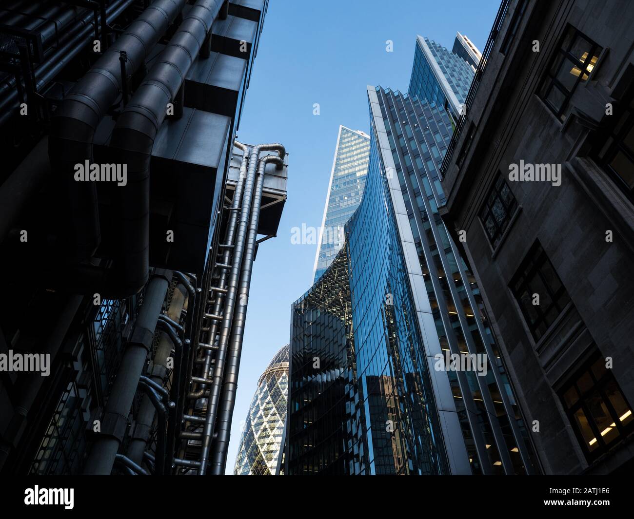 Willis towers watson hi-res stock photography and images - Alamy