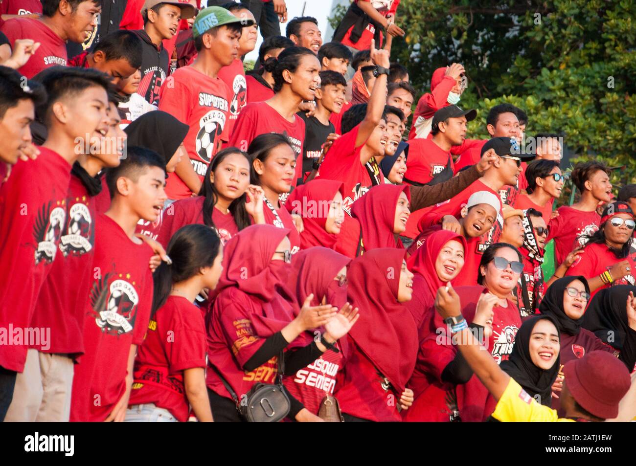 Crowd watching a gaming tournament Stock Photo - Alamy