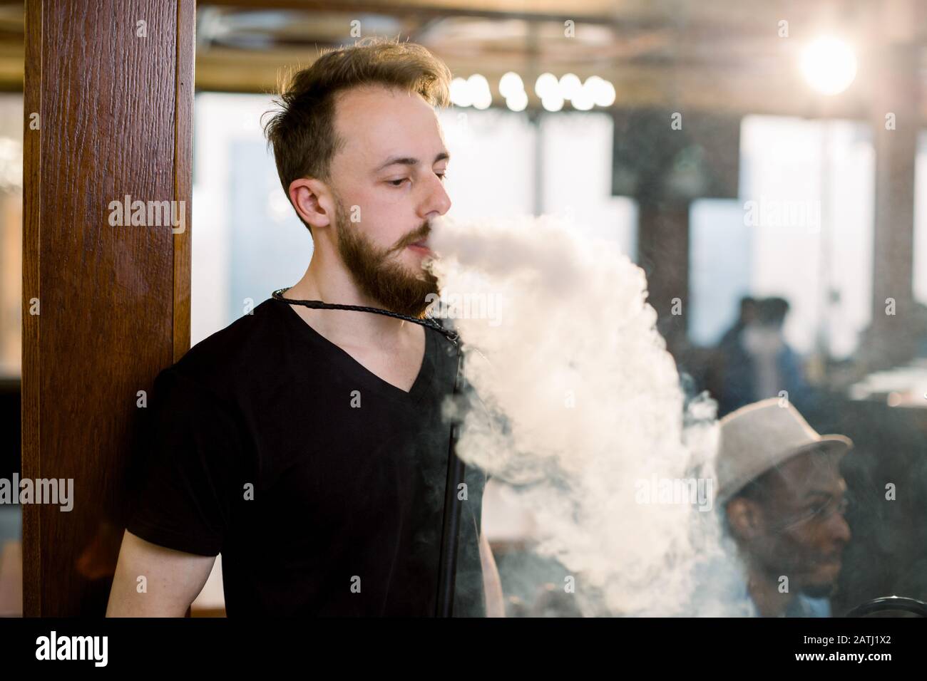 Arab man traditional arabian shisha hi-res stock photography and images ...