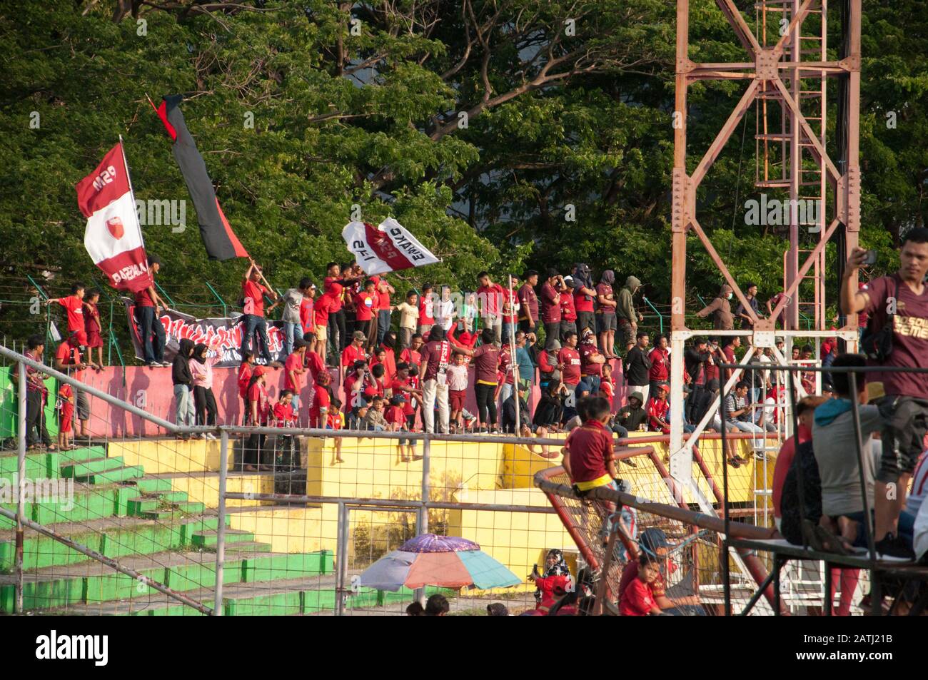 Crowd watching a gaming tournament Stock Photo - Alamy