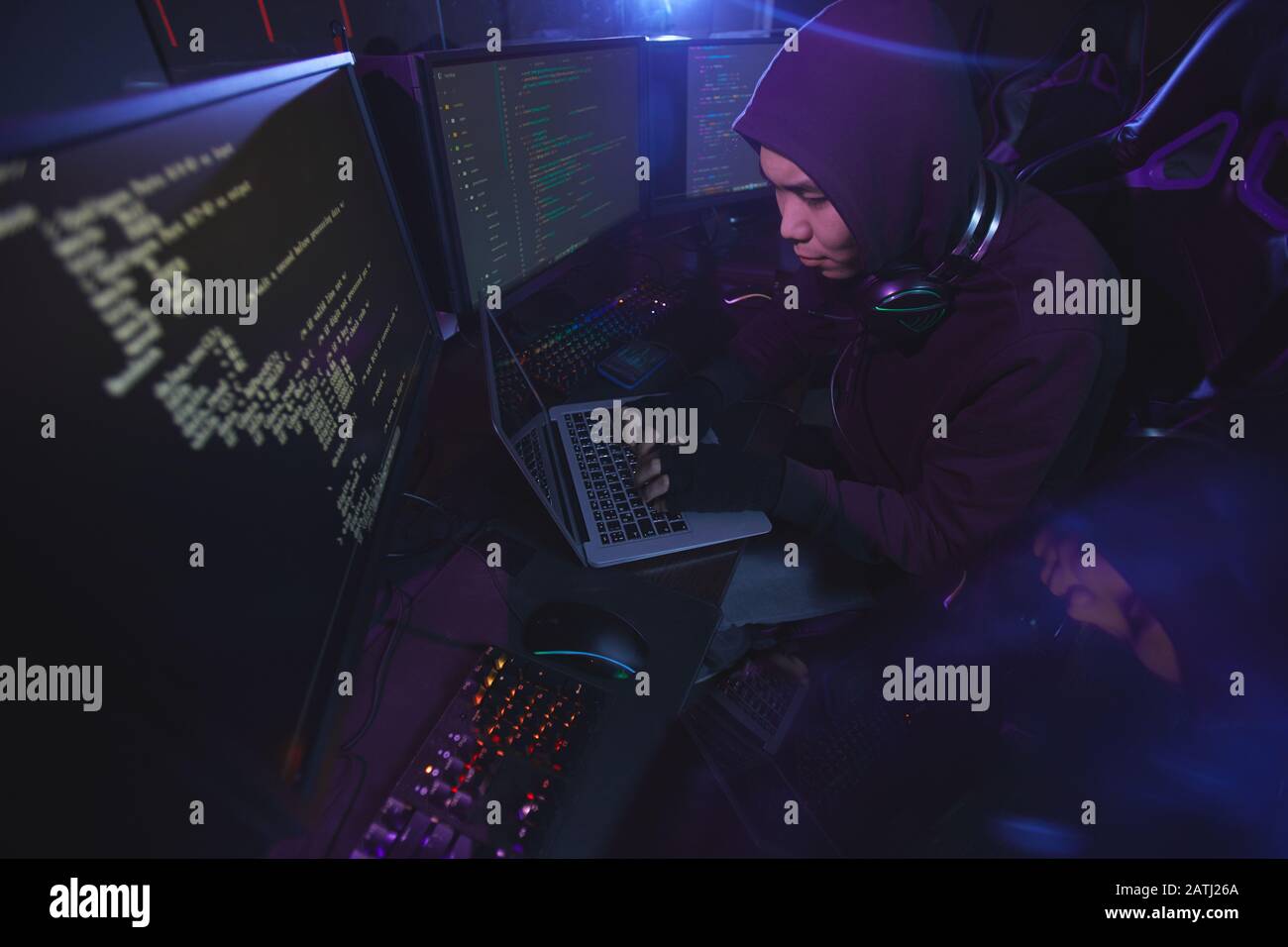 Computer programmer asian hi-res stock photography and images - Alamy