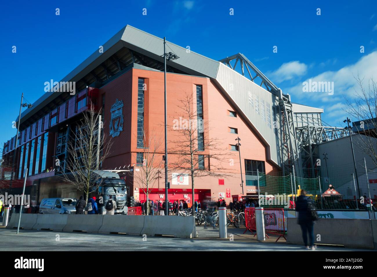 Liverpool fc anfield stadium main hi-res stock photography and images ...