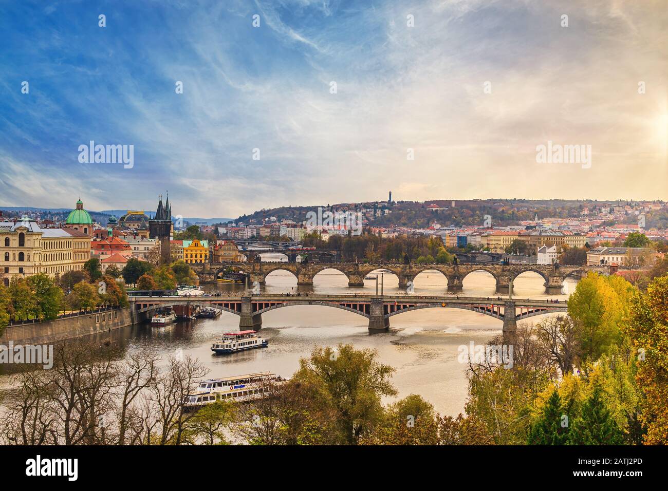 Sunset cityscape famous bridge hi-res stock photography and images - Alamy