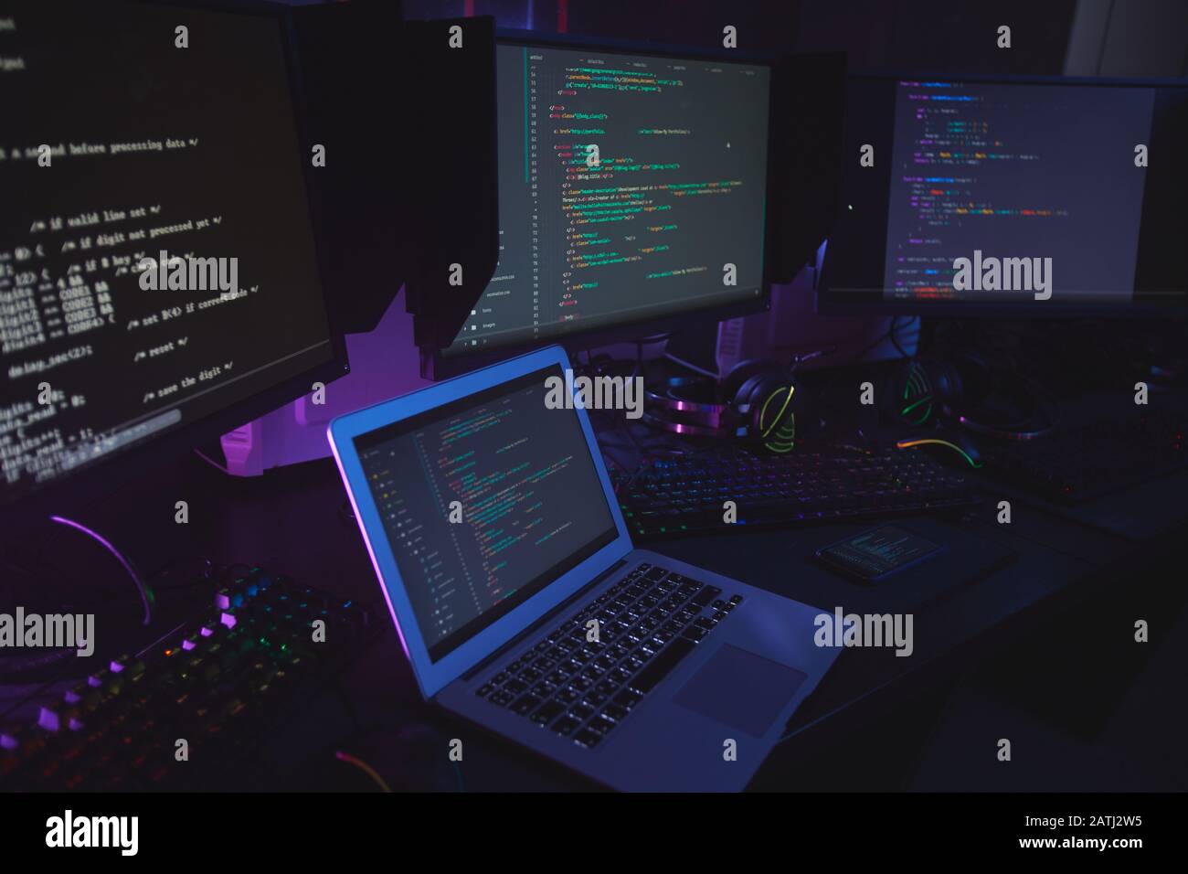 Bank of computer screens hi-res stock photography and images - Alamy