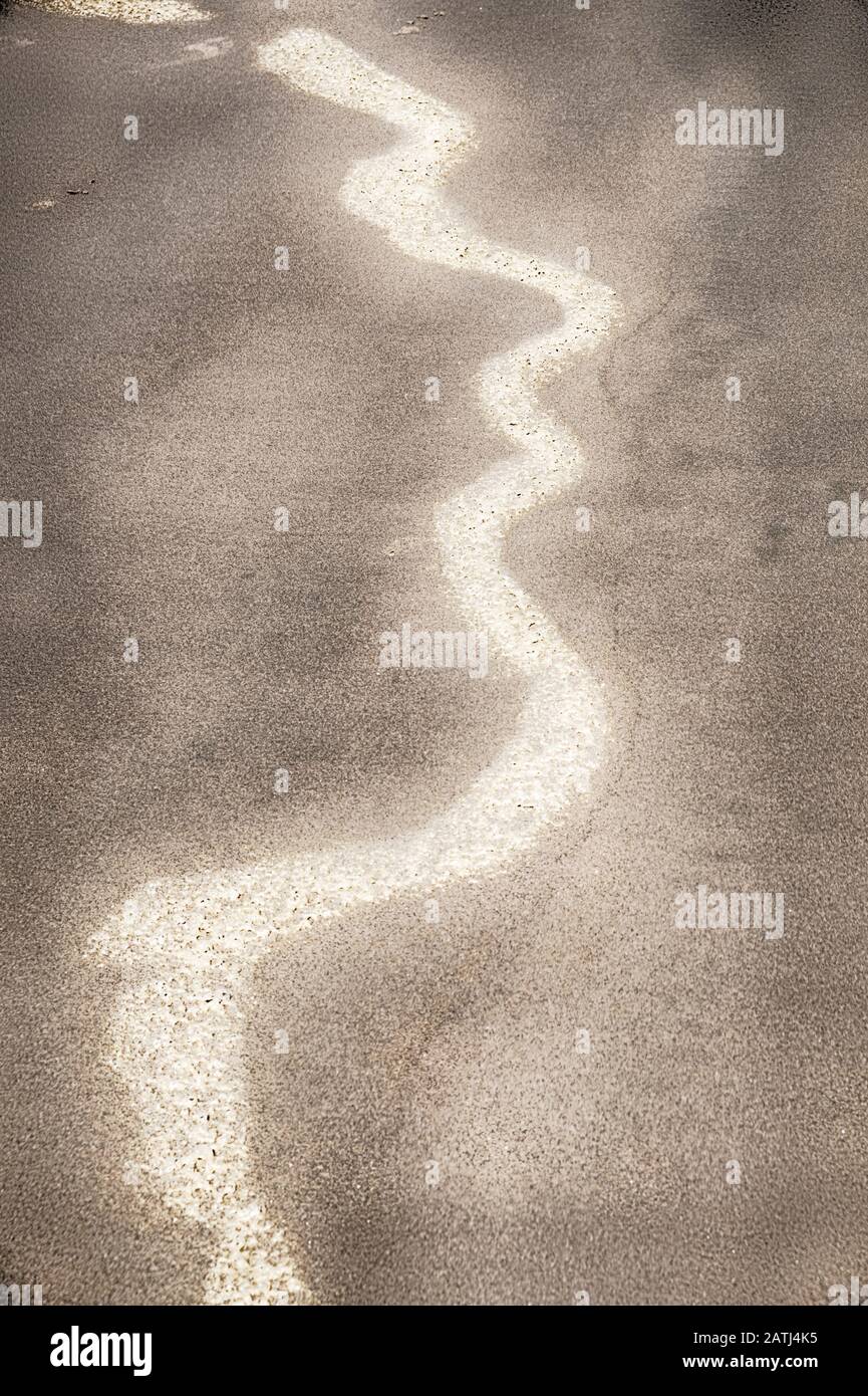 Squiggly line hi-res stock photography and images - Alamy