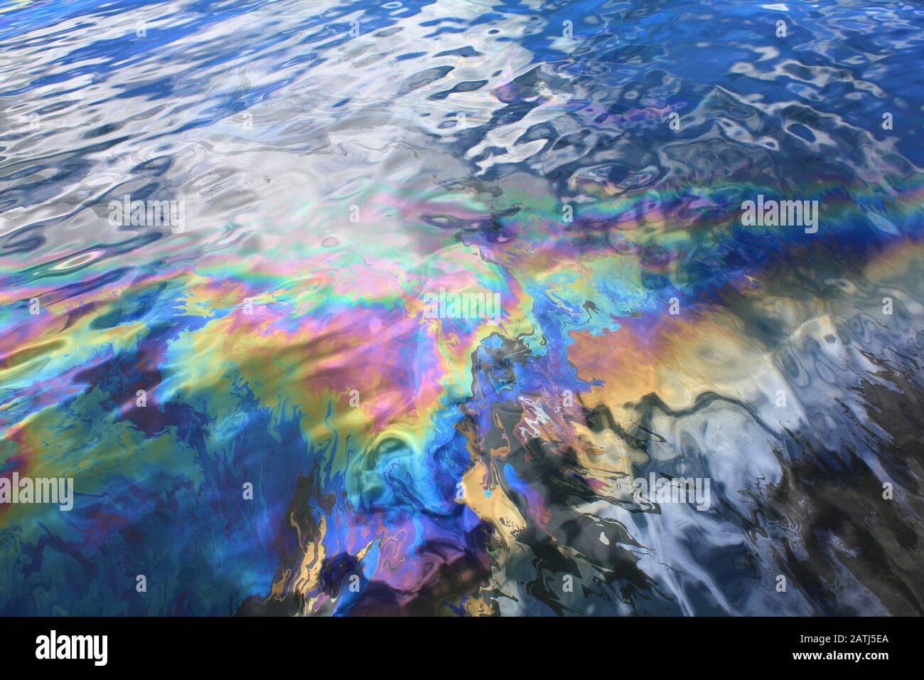 Oil spill from USS Arizona battleship in Pearl Harbor Stock Photo - Alamy