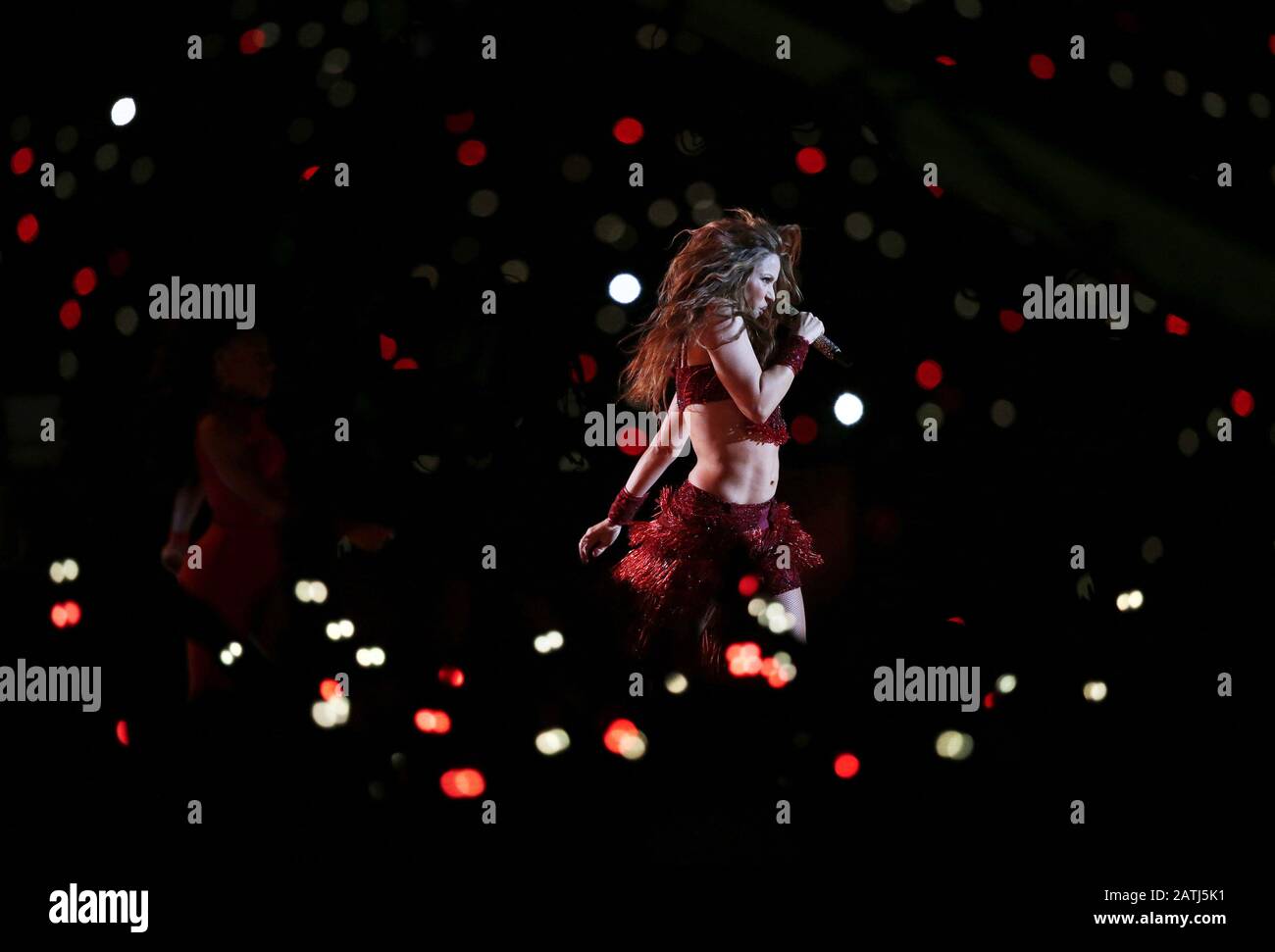 2020 shakira jennifer lopez hi-res stock photography and images - Alamy