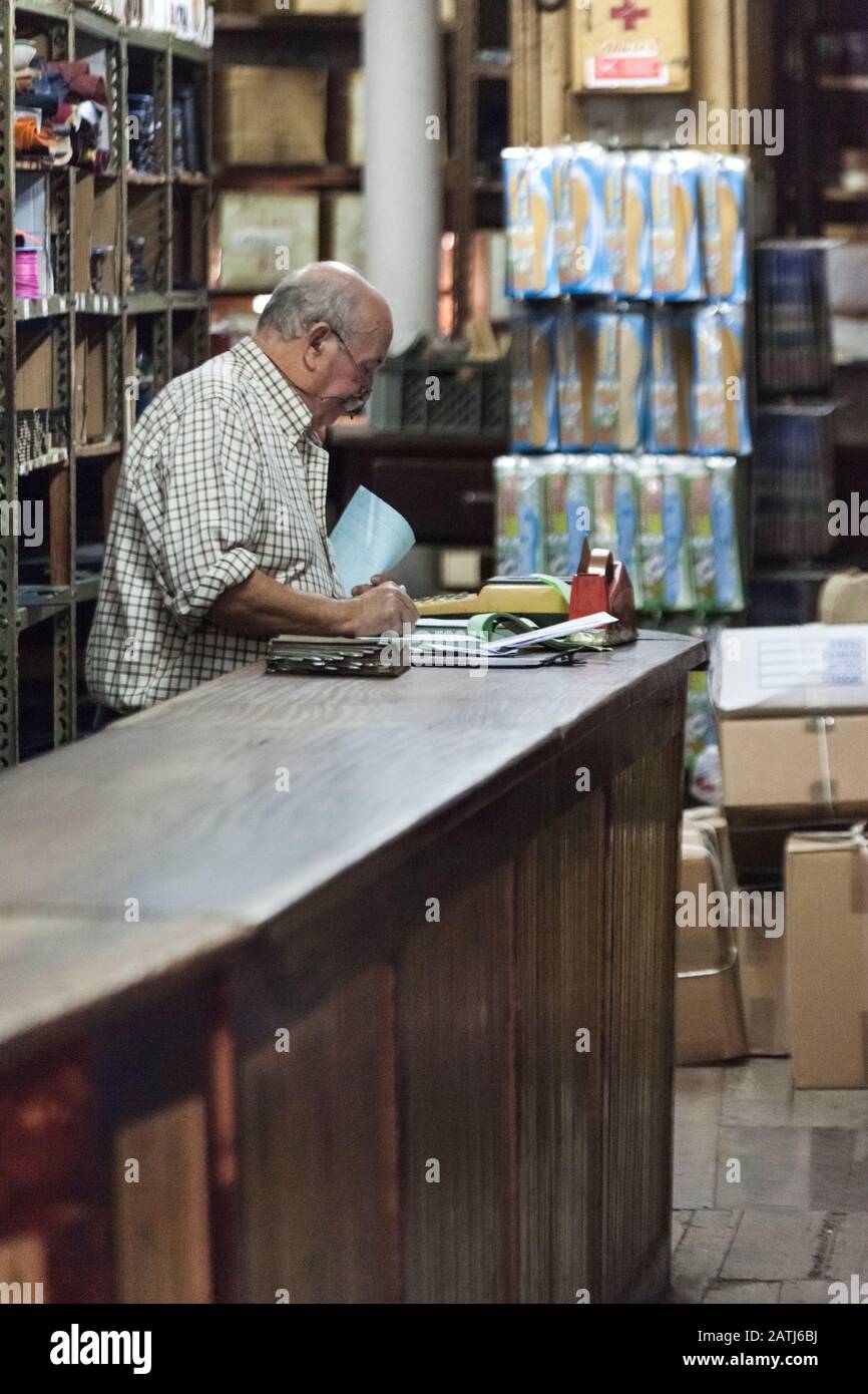 Small town book store hi-res stock photography and images - Alamy