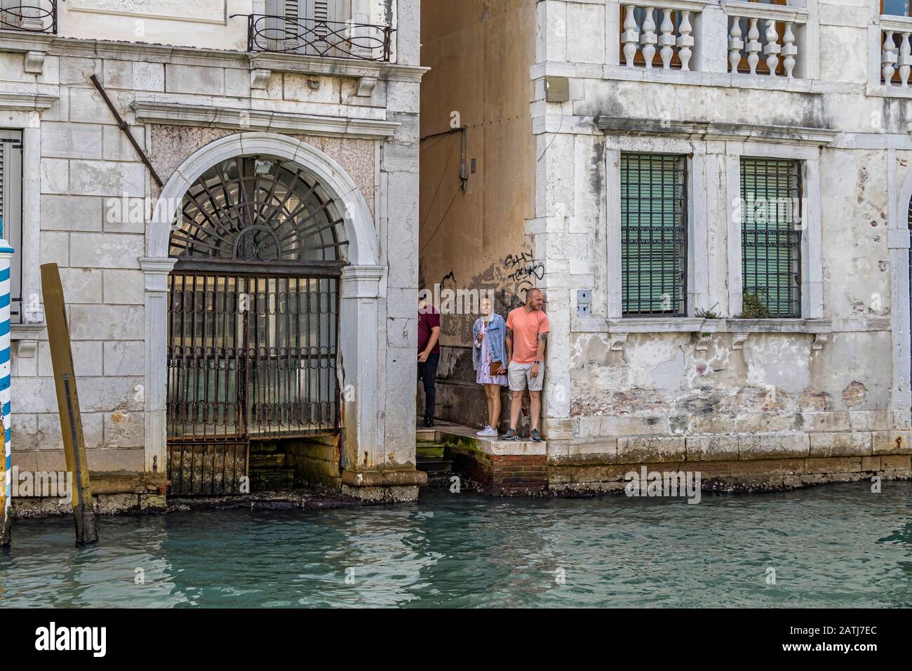 Narrow alleyway venice hi-res stock photography and images - Alamy