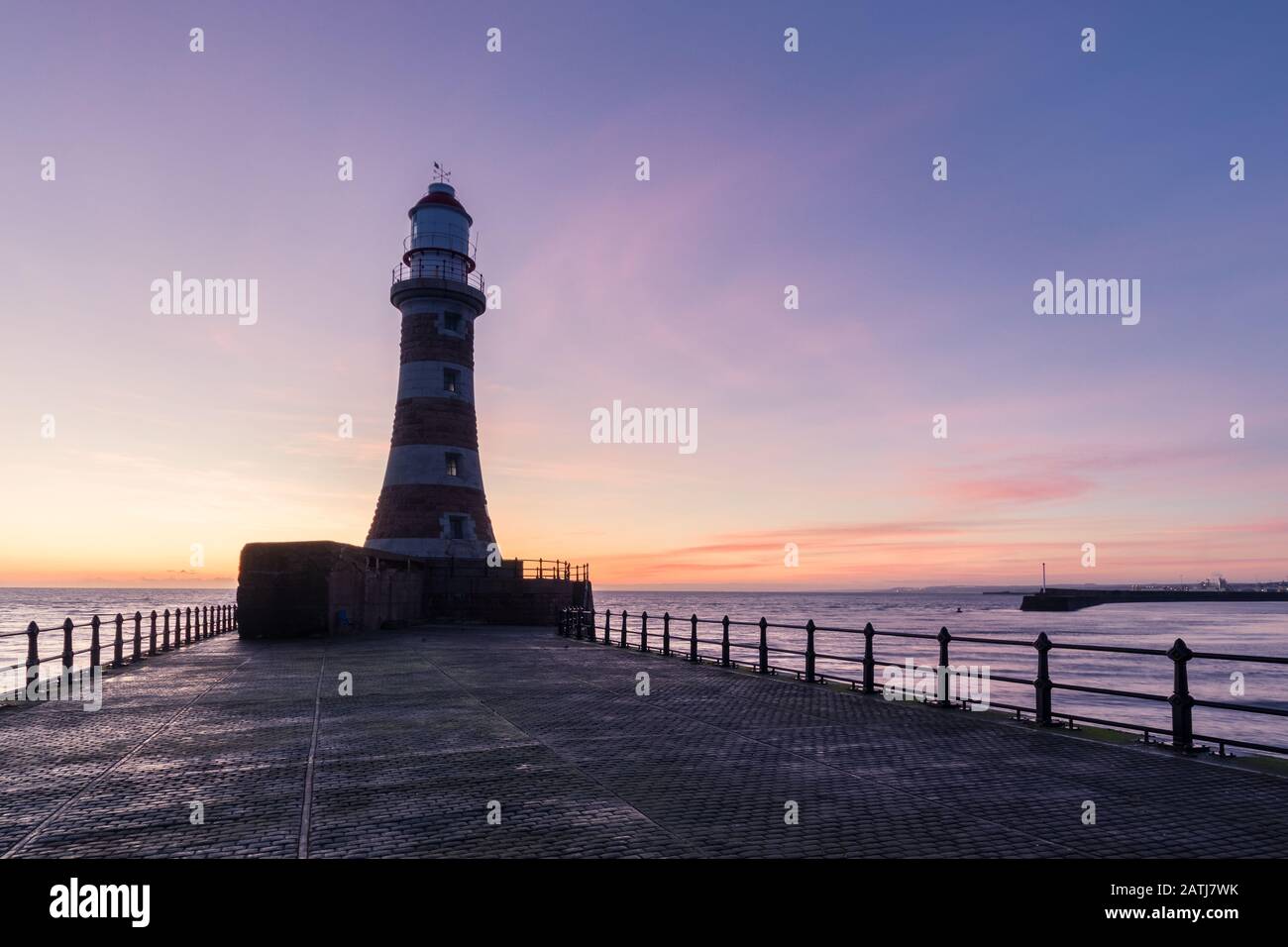Lighthouse sunderland hi-res stock photography and images - Alamy