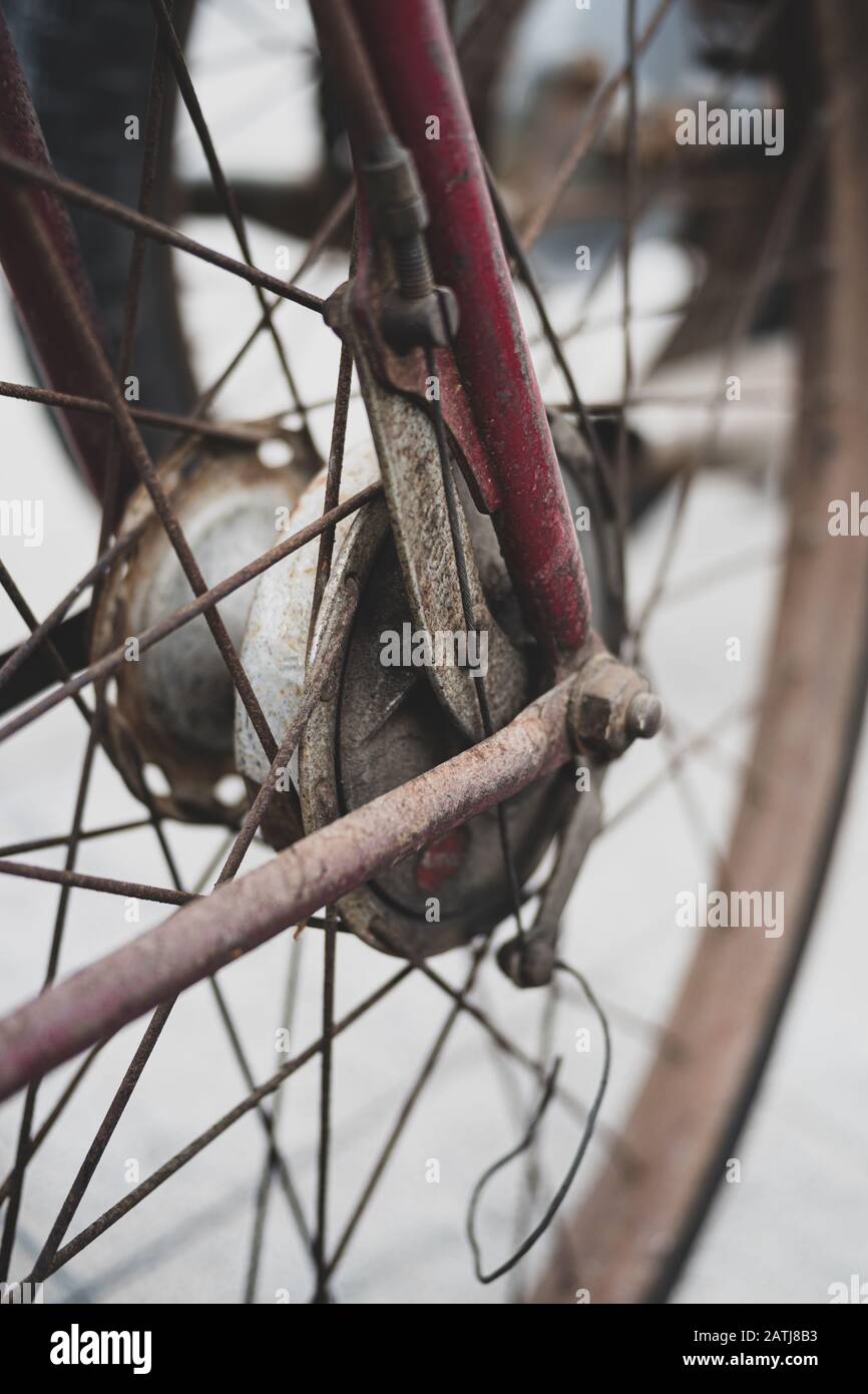 Old rusty moped hi-res stock photography and images - Alamy
