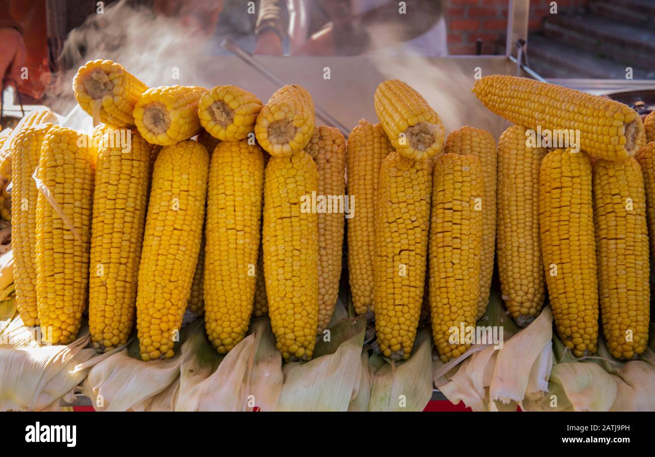 Traditional street food grilled sweet corn Stock Photo - Alamy