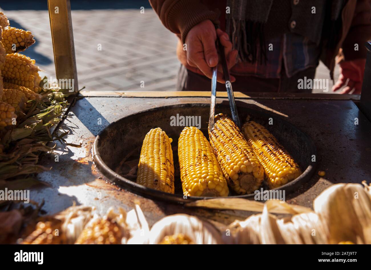 Traditional street food grilled sweet corn Stock Photo - Alamy
