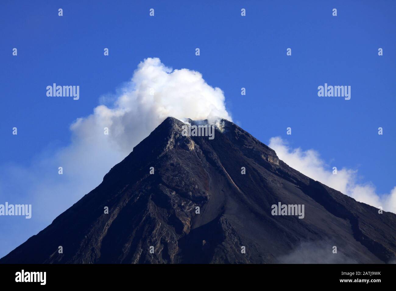 Mayon eruption hi-res stock photography and images - Alamy