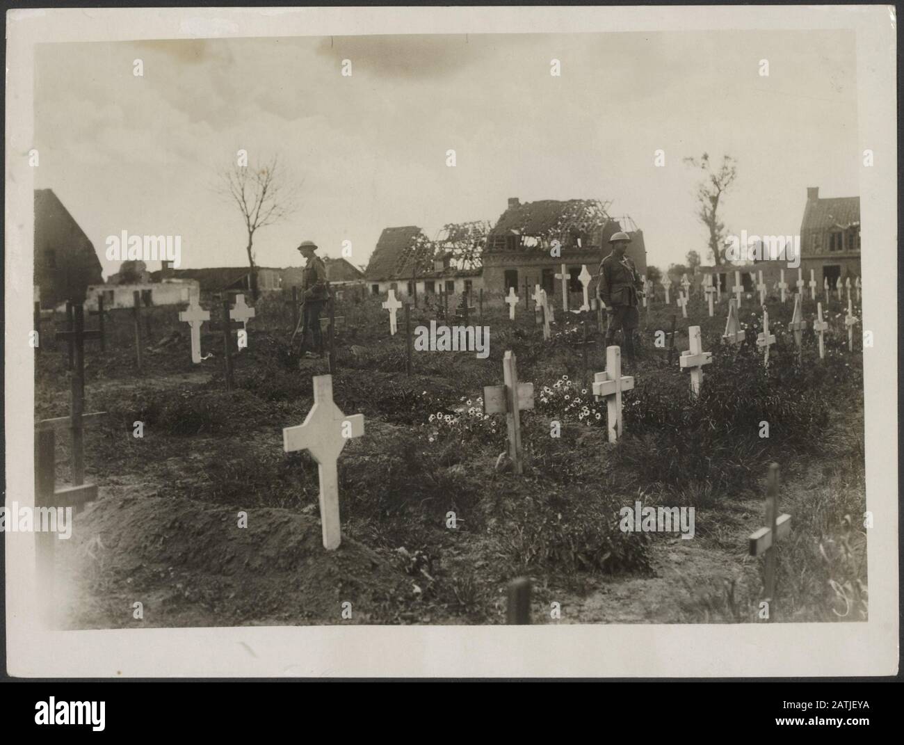 First world war trench deaths hi-res stock photography and images - Alamy