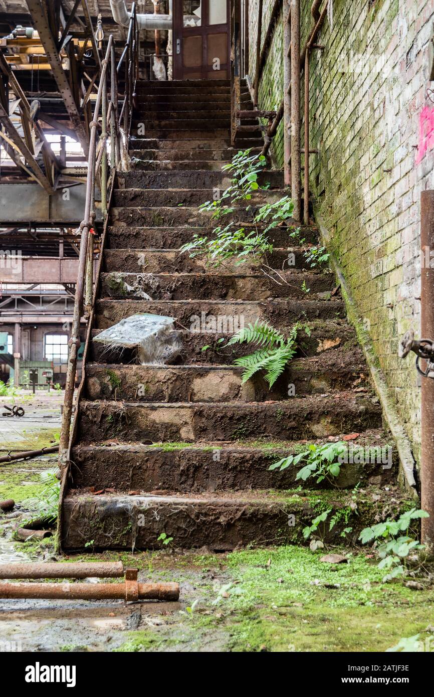 Steel stairs hi-res stock photography and images - Alamy