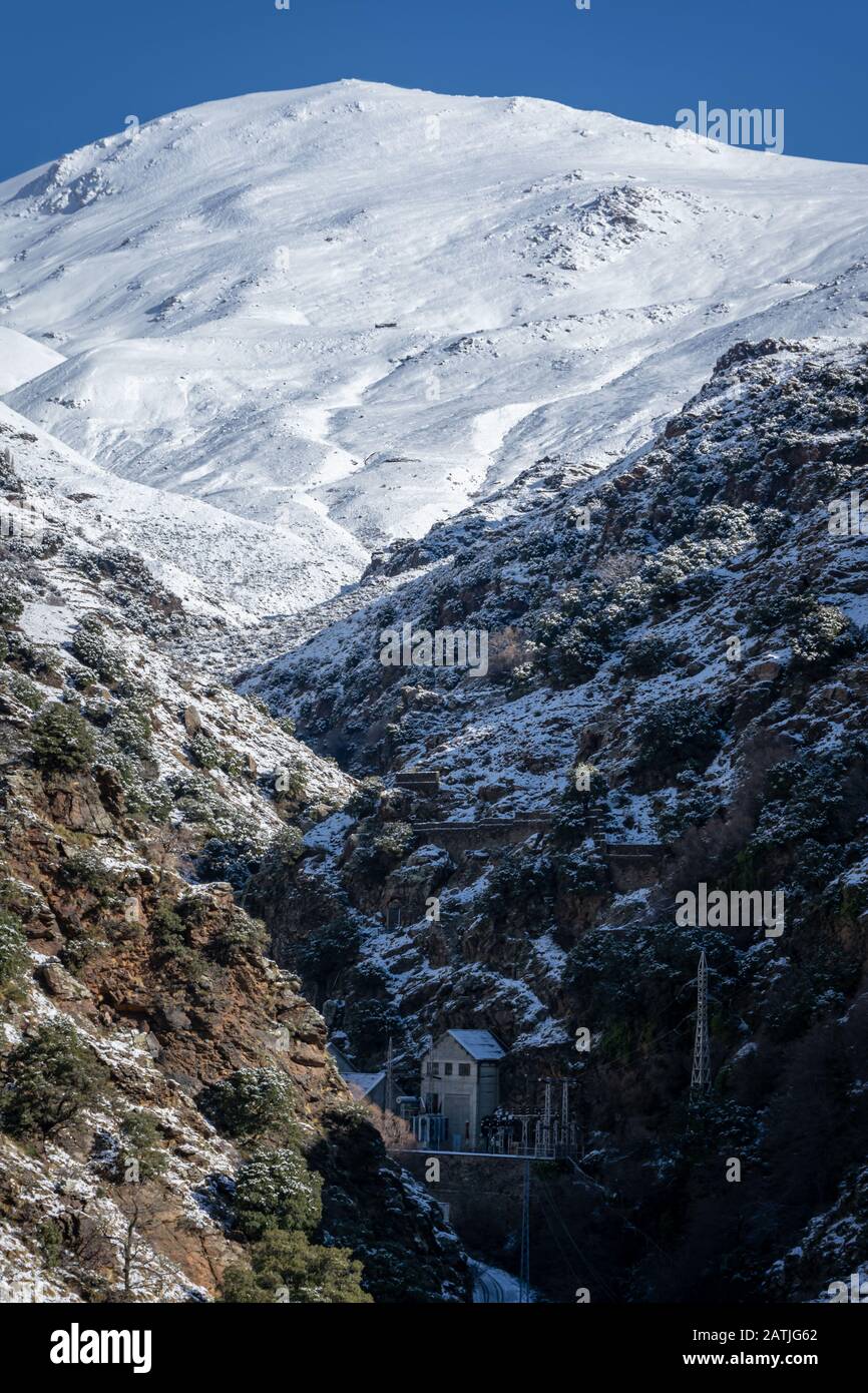 Snow covered ravine hi-res stock photography and images - Alamy