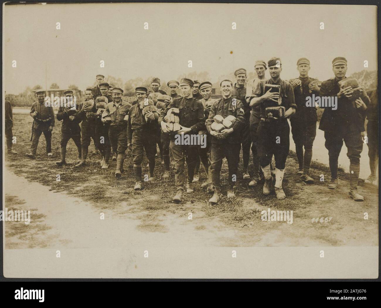 Description: In a German prison camp for Americans: German officer ...